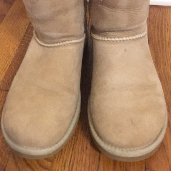 UGG | Shoes | Sand Colored Short Uggs | Poshmark
